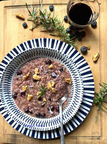 Risotto with rosemary, red wine and blueberries - La Cucina del Sole